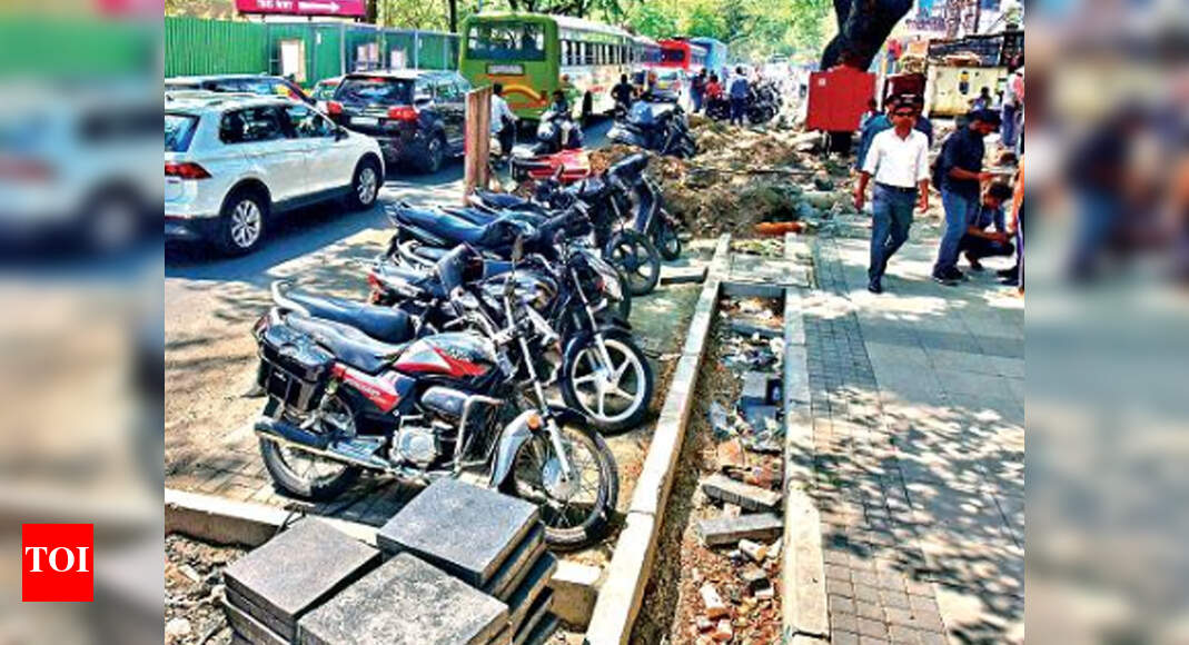 Parked 2-wheelers on paver blocks hinder work on FC Road in Pune | Pune ...