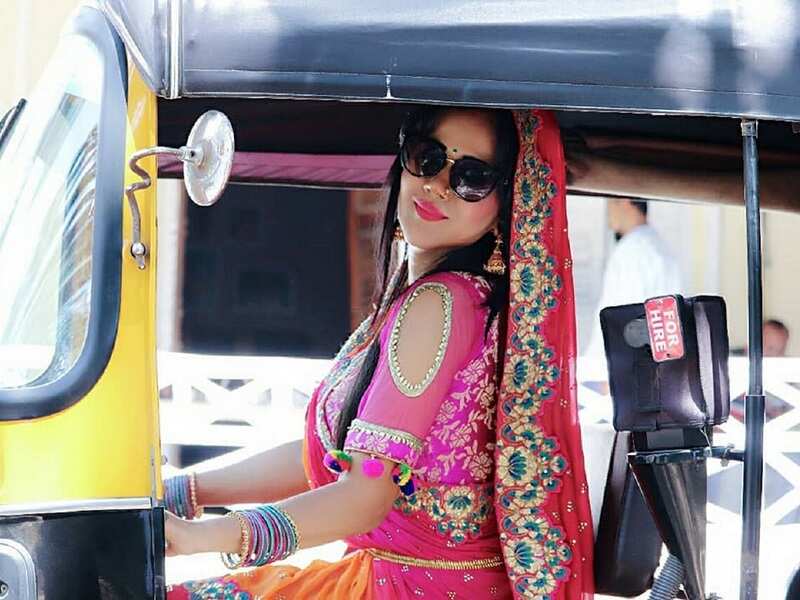 Photos: Gunjan Pant poses riding an auto rickshaw on the sets of her ...