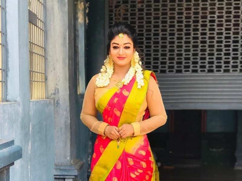Chinna Thambi fame actress Rhema Ashok enjoys her visit to Hogenakkal ...