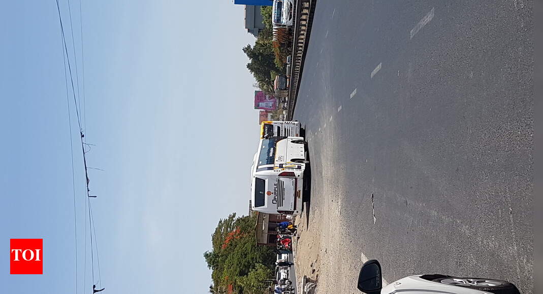 Stopping buses block Highway lanes - Times of India