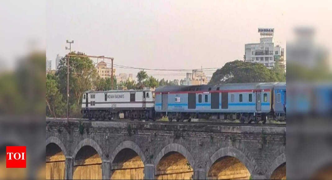 Starting today, save 40 minutes on Mumbai-Pune Intercity Express ...