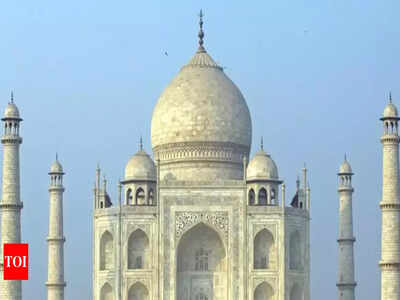 Soaring heat doesn’t deter tourists from visiting Taj Mahal | Agra News ...