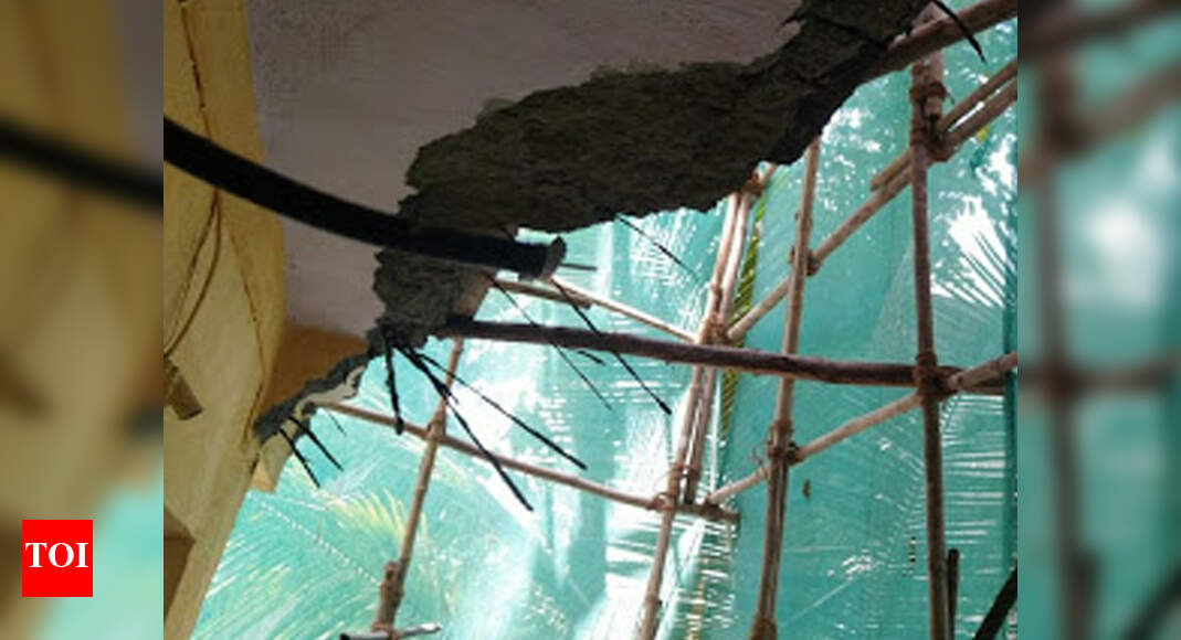 Part of 25-year-old building collapses in Thane, no casualty | Thane ...