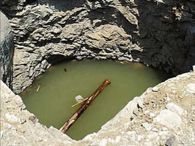 Six women fall into well while drawing water near Aurangabad ...