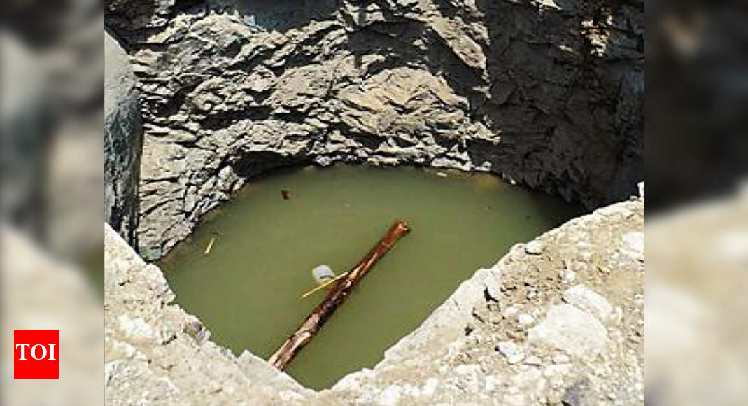 Six women fall into well while drawing water near Aurangabad ...