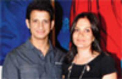 Prerana, Ardeshir's art exhibition | Events Movie News - Times of India