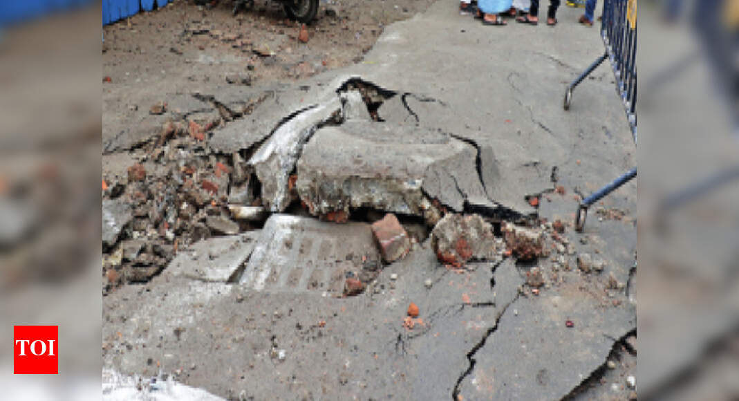 Kolkata: Gas build-up blows up manhole covers, rips asphalt off road ...