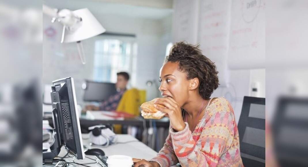 Reasons you need to stop eating lunch at your desk :::Misskyra