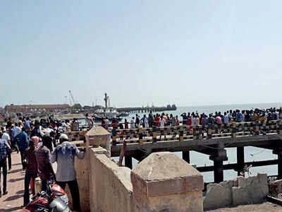Okha boat owners strike over hike in berthing rate | Rajkot News ...