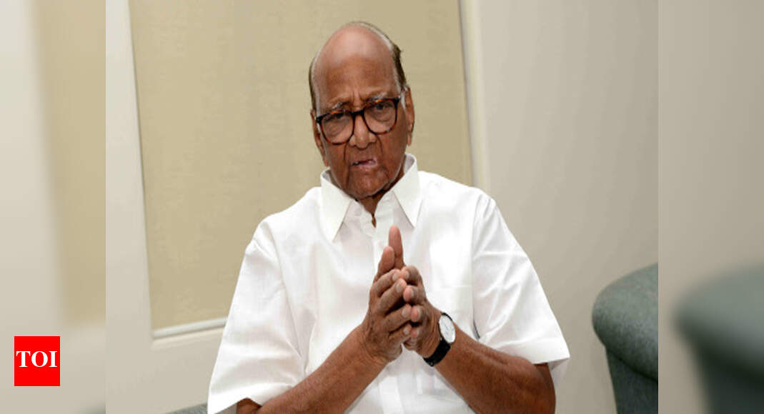 Sharad Pawar meets Devendra Fadnavis over Maharashtra drought | Mumbai News - Times of India