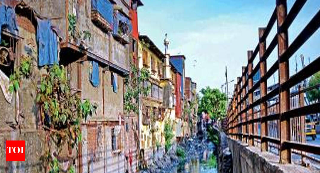 BMC to raze 900 illegal slum units in Bandra, residents refuse to be ...