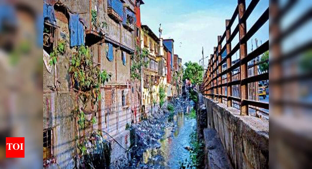 BMC to raze 900 illegal slum units in Bandra, residents refuse to be ...