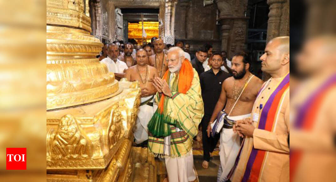 PM Narendra Modi offers prayers at Tirupati shrine | India News - Times ...