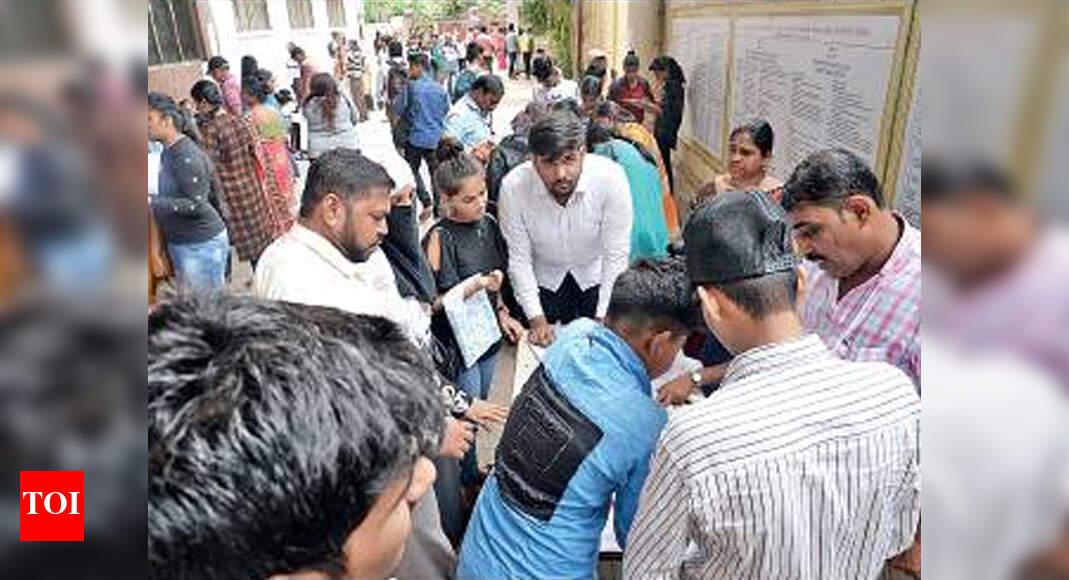 As languages drag score down, SSC kids line up for revaluation | Mumbai ...