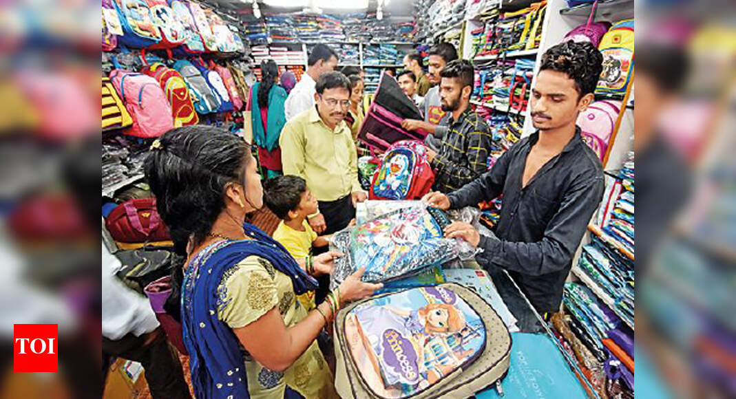 Markets flourish with back-to-school supplies | Kolhapur News - Times ...