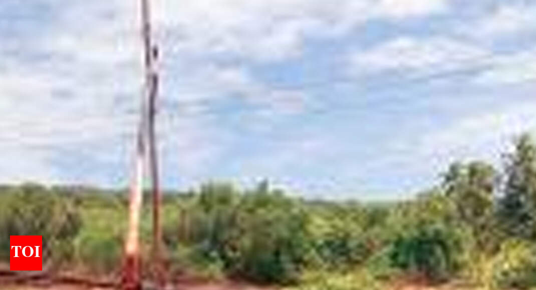 Cops oversee poles erected in Parra fields | Goa News - Times of India