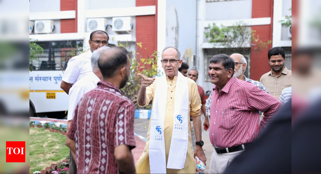 Faculty and staff at FTII bade farewell to Amit Tyagi | Events Movie News - Times of India