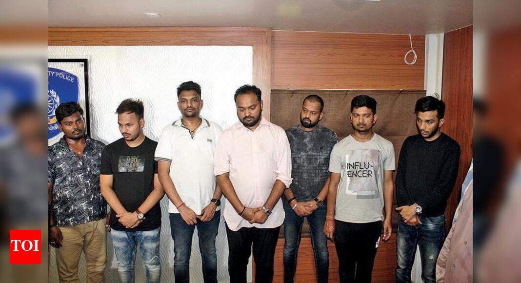 Mumbai gang arrested for cricket betting in Sama | Vadodara News ...