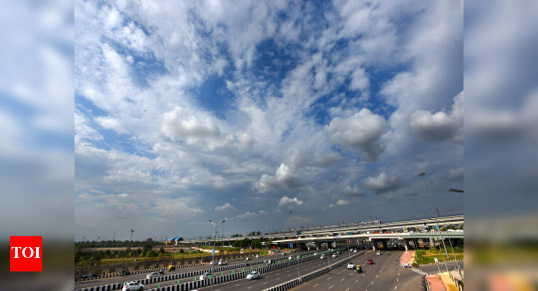 Delhi: Cloudy sky, strong winds likely today | Delhi News - Times of India