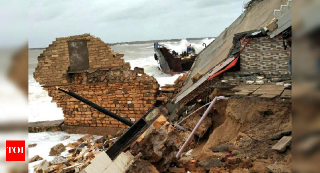 Cyclone Vayu veers away, but Gujarat still on high alert | India News ...