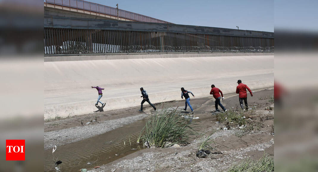 At US border, beacon of light for migrants in danger, but no food and ...