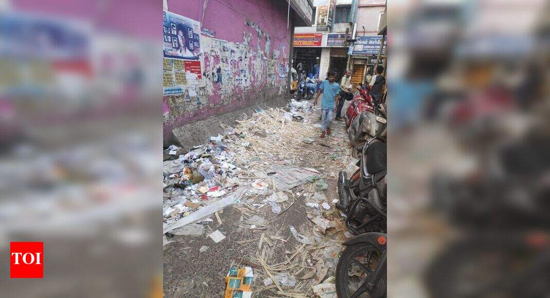 garbage blocking road - Times of India