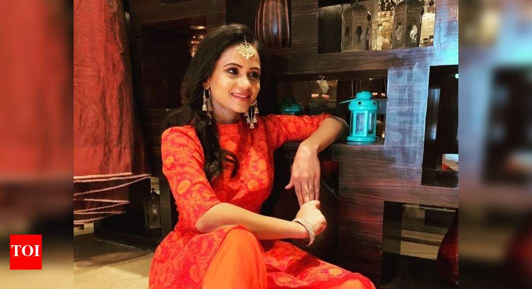 TV anchor Manimegalai gets nostalgic as she shares her childhood ...