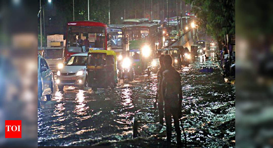 Rain cheers Ahmedabad, traffic jams cloud mood | Ahmedabad News - Times ...