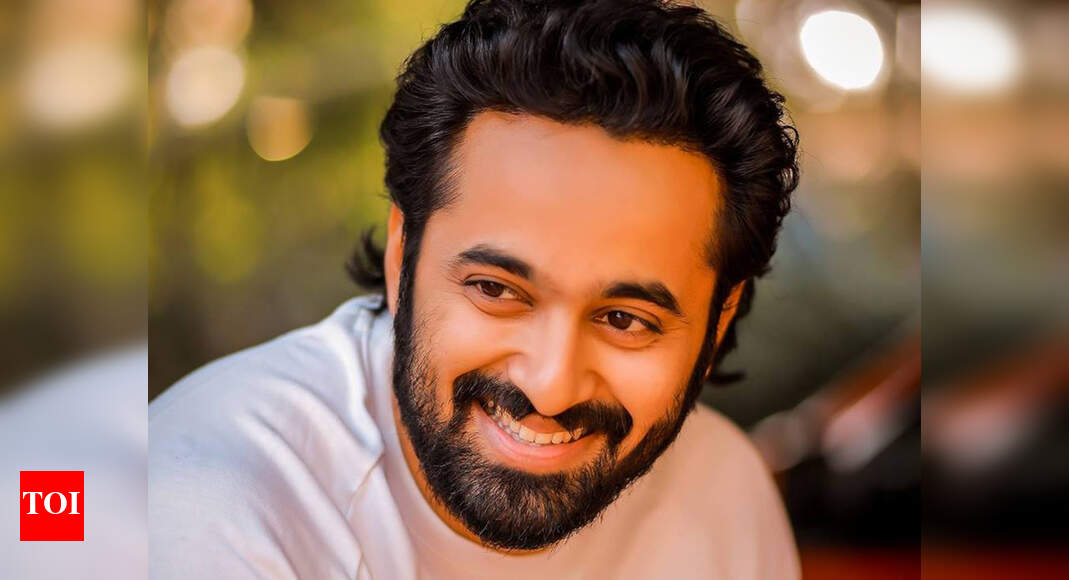 Unni Mukundan praises actor Vijay to the skies | Malayalam Movie News ...