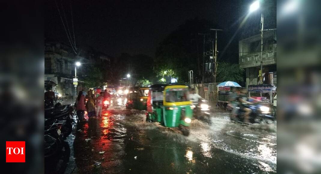 Gujarat: Heavy rains lash parts of Vadodara | Vadodara News - Times of ...