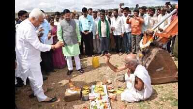 RVD launches desilting work of Neerasagar Lake | Hubballi News - Times ...