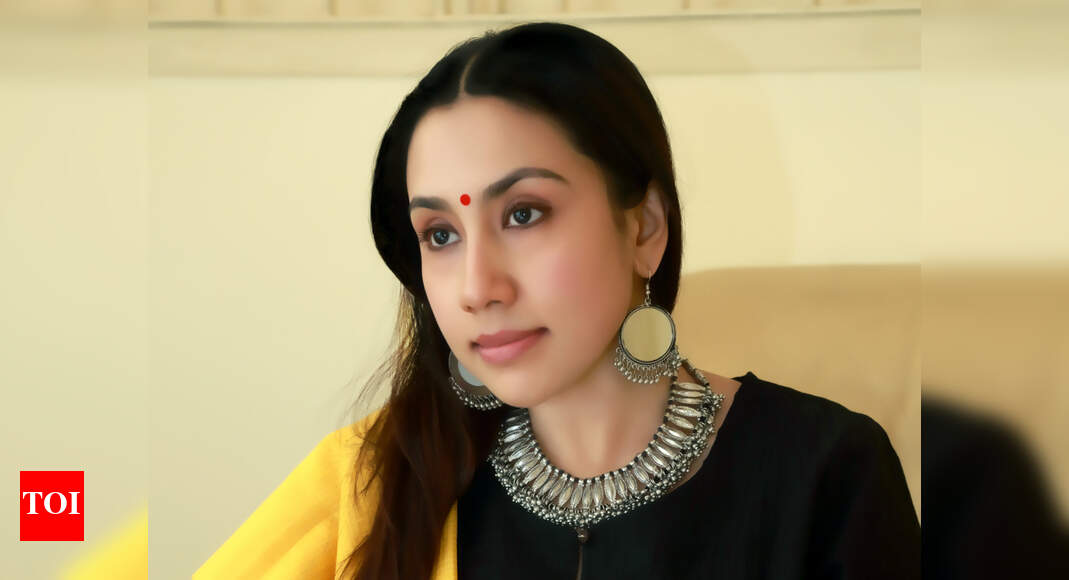 I will get into politic, soon: Divya | Tamil Movie News - Times of India