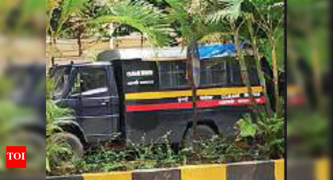 How Mumbai police van is helping US visa seekers | India News - Times ...