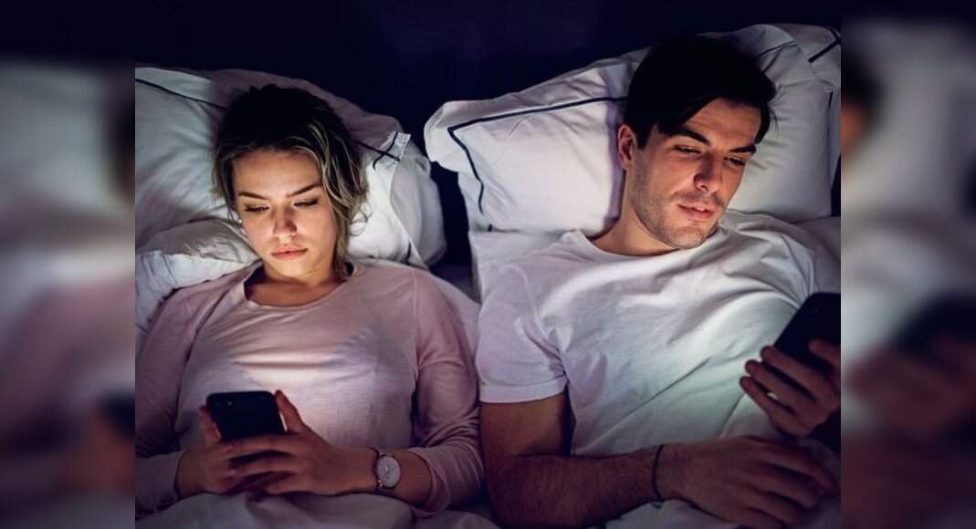 Keep your phones away at night to sleep well - Misskyra.com