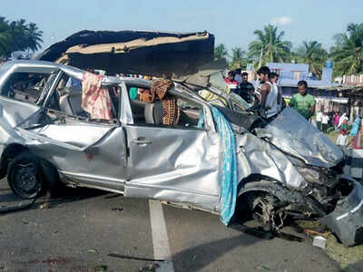 Innova with 11 on board flips five times, leaves seven dead | Bengaluru ...
