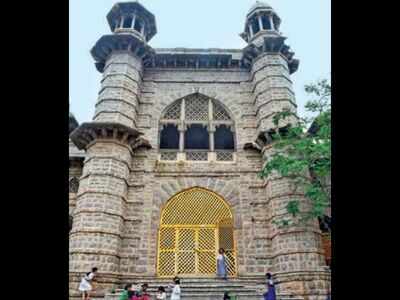 No heritage shield for many Irrum Manzils across Hyderabad | Hyderabad ...