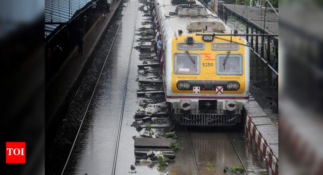 Navi Mumbai: Waterlogging on tracks in Mumbai disrupts harbour train ...