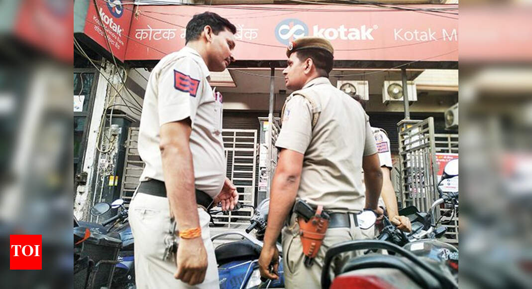 East Delhi bank robbery bid foiled as guard leads fightback | Delhi ... East Delhi bank robbery bid foiled as guard leads fightback | Delhi ...