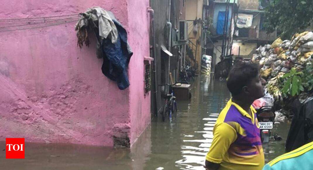 WATER LOGGING IN DHARAVI KOLIWADA - Times of India