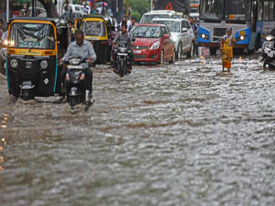 Two old wadas collapse in Old Nashik area | Nashik News - Times of India