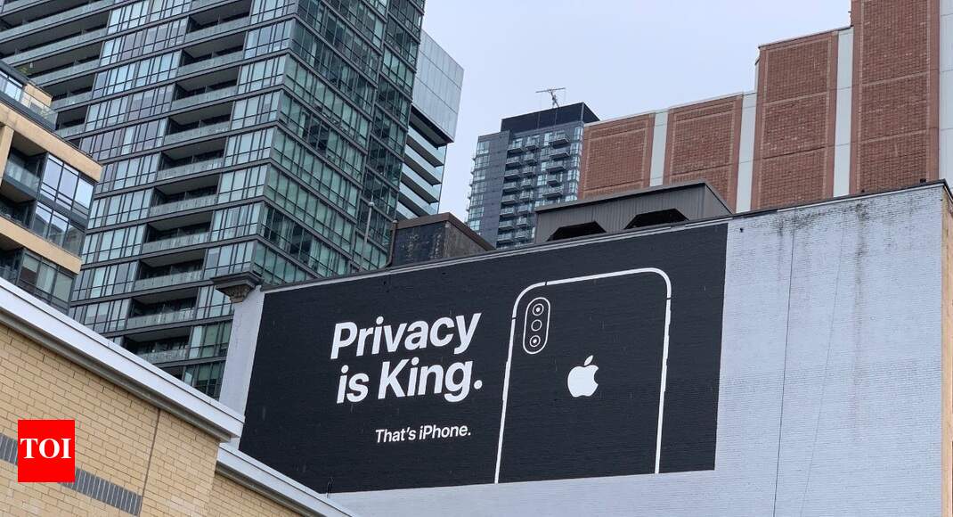 apple google billboard advertisement: Apple puts up two privacy-based ...
