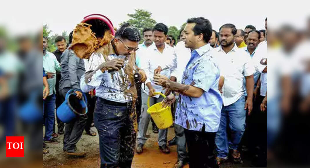 Ex-Maharashtra CM’s son arrested for pouring mud on PWD official ...