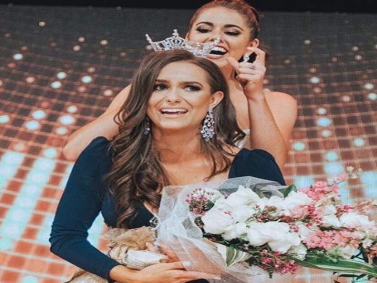 Beauty queen wins pageant after performing science experiment