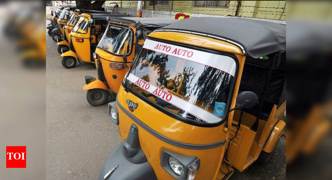 Cops felicitate 16 auto drivers in Hyderabad | Hyderabad News - Times ...