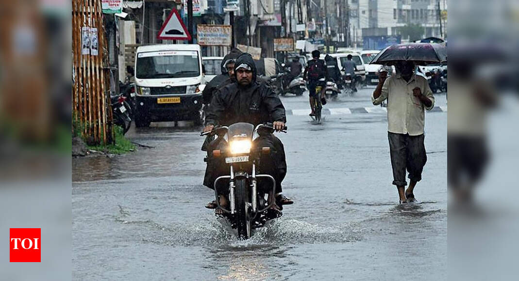 Heavy rains lash south Gujarat, Surat gets 85mm | Surat News - Times of ...