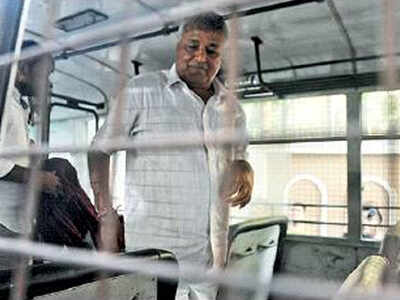 Ahmedabad: Dinu Bogha Solanki, six others get life for Jethava murder ...