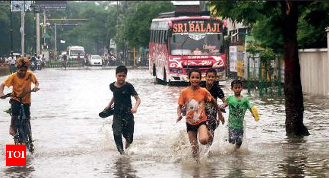 Flood threat looms over parts of east UP, schools closed | Varanasi ...