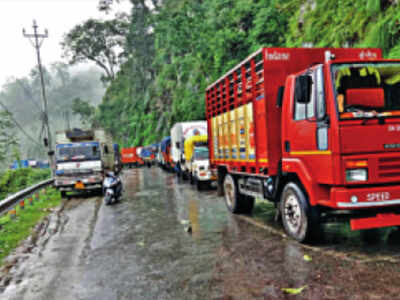 40-hour ordeal ends for tourists as NH-10 reopens | Kolkata News ...