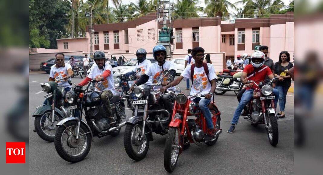 Vintage Jawa bikes thump on Mysuru roads | Mysuru News - Times of India