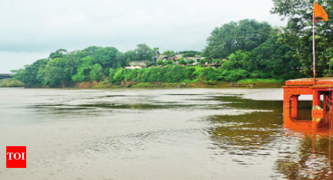 Break in rain causes Panchganga river water level to drop to 30ft ...